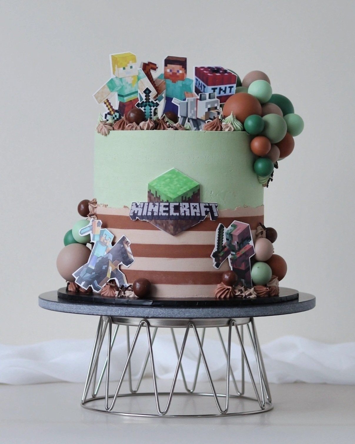 Minecraft Celebration Cake – Bel Bear Bakes